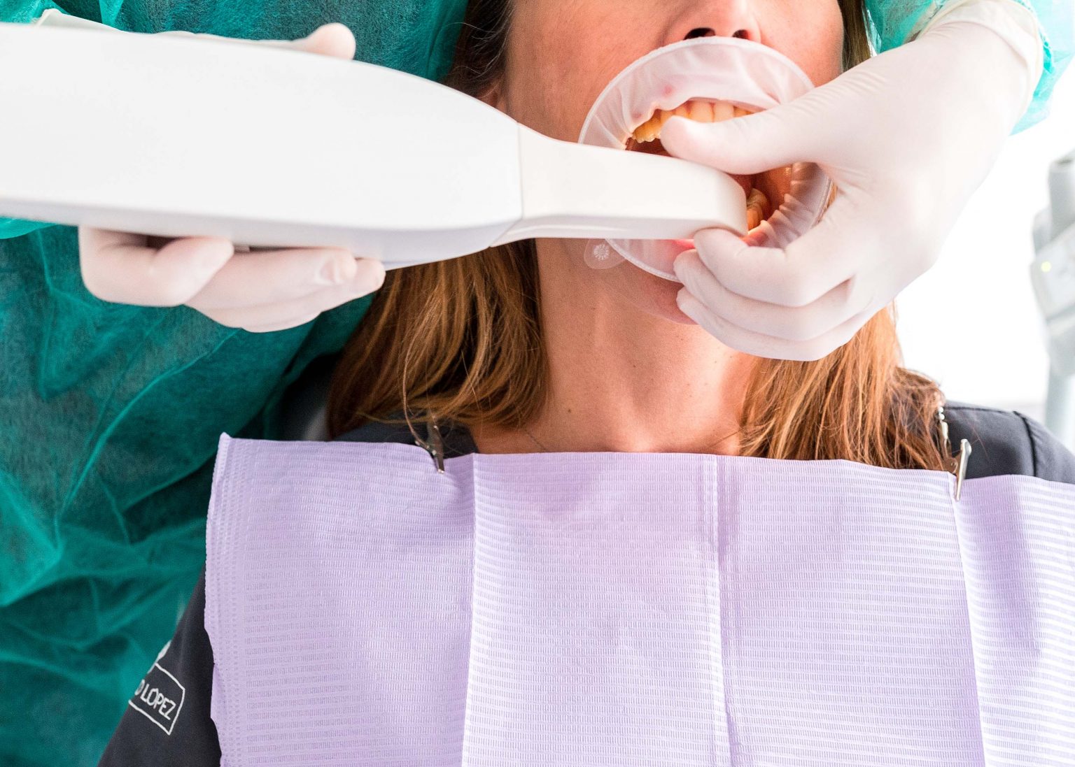 ¿Qué es un escáner intraoral y cómo funciona? | Clínica Eduardo López
